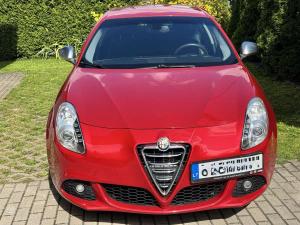 Sarkans Alfa Romeo Giulietta 2012 Viļņa, ar dzinēja tilpumu 1.37 L un nobraukumu 61 tūkst. km par 4300 €, foto  vietnē AUTOMOTO.COM.LV