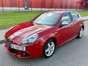 Sarkans Alfa Romeo Giulietta 2013 Kauņa, ar dzinēja tilpumu 1.96 L un nobraukumu 177 tūkst. km par 5900 €, foto  vietnē AUTOMOTO.COM.LV