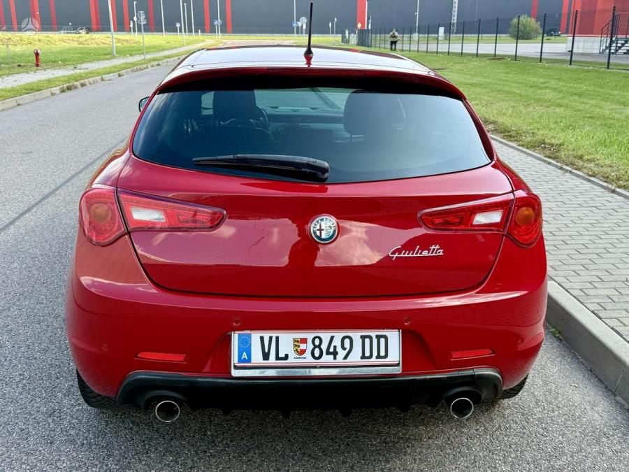 Red Alfa Romeo Giulietta 2013 in Kaunas, with an engine capacity of 1.96 L and mileage of 177 thousand km for 5900 €, photo 6 on AUTOMOTO.COM.LV
