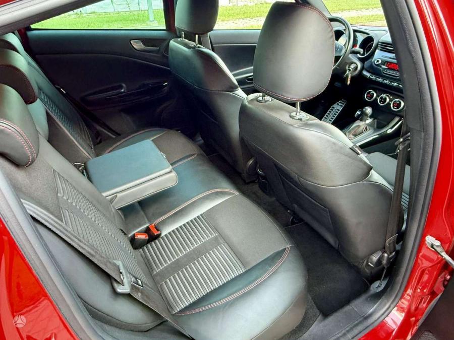 Red Alfa Romeo Giulietta 2013 in Kaunas, with an engine capacity of 1.96 L and mileage of 177 thousand km for 5900 €, photo 18 on AUTOMOTO.COM.LV