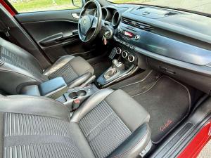 Red Alfa Romeo Giulietta 2013 in Kaunas, with an engine capacity of 1.96 L and mileage of 177 thousand km for 5900 €, photo 20 on AUTOMOTO.COM.LV