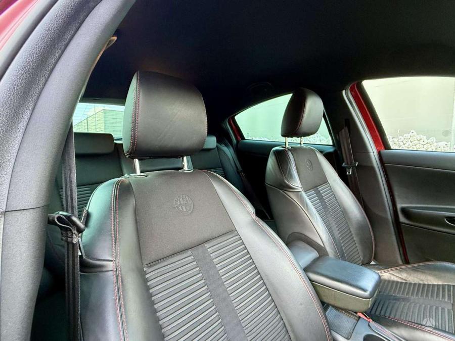 Red Alfa Romeo Giulietta 2013 in Kaunas, with an engine capacity of 1.96 L and mileage of 177 thousand km for 5900 €, photo 21 on AUTOMOTO.COM.LV