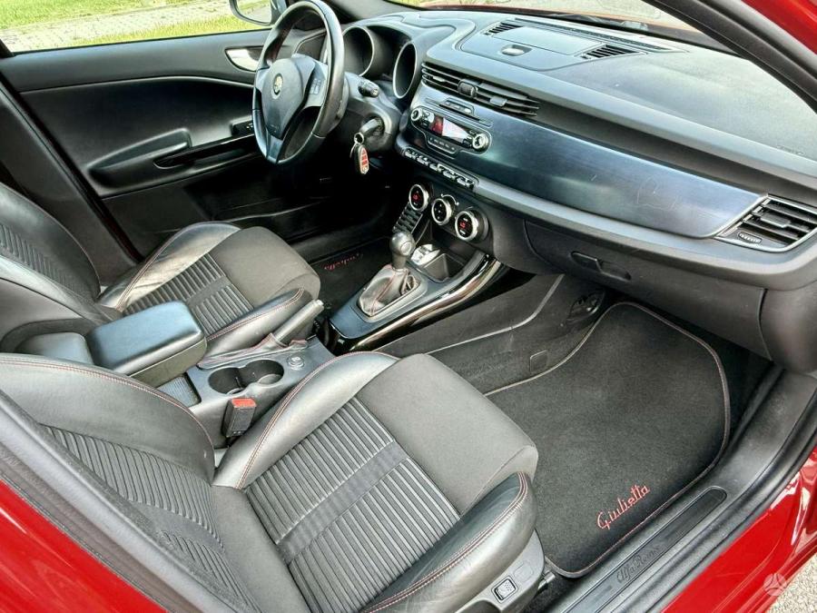 Red Alfa Romeo Giulietta 2013 in Kaunas, with an engine capacity of 1.96 L and mileage of 177 thousand km for 5900 €, photo 22 on AUTOMOTO.COM.LV