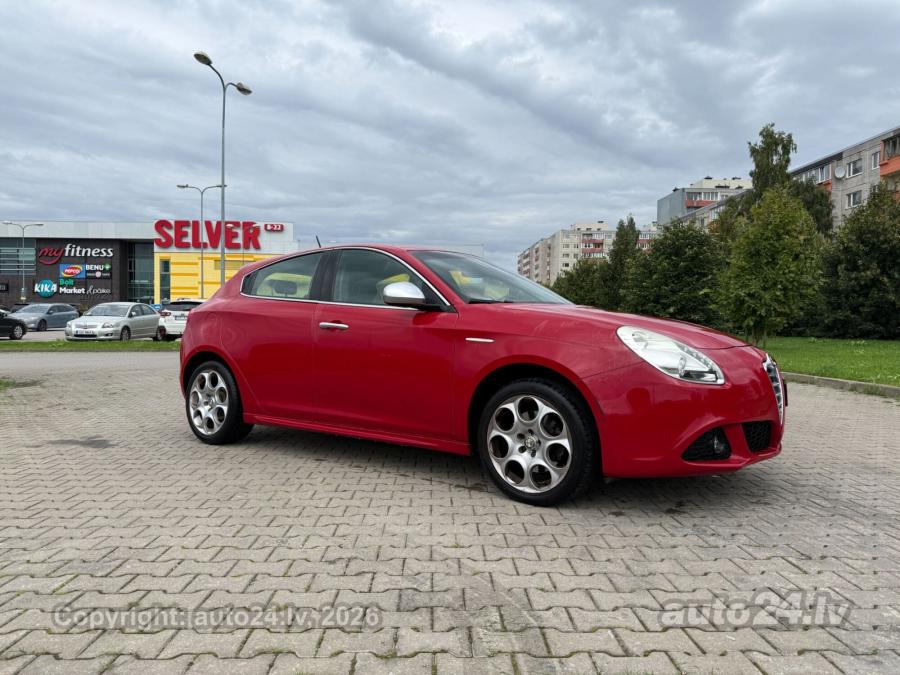 Sarkans Alfa Romeo Giulietta 2013 Tallina, ar dzinēja tilpumu 1.40 L un nobraukumu 140 tūkst. km par 6800 €, foto 3 vietnē AUTOMOTO.COM.LV
