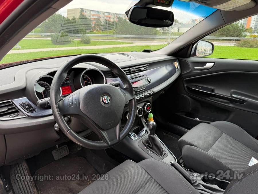 Sarkans Alfa Romeo Giulietta 2013 Tallina, ar dzinēja tilpumu 1.40 L un nobraukumu 140 tūkst. km par 6800 €, foto 7 vietnē AUTOMOTO.COM.LV
