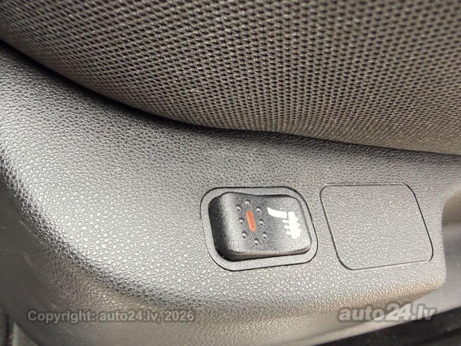 Sarkans Alfa Romeo Giulietta 2013 Tallina, ar dzinēja tilpumu 1.40 L un nobraukumu 140 tūkst. km par 6800 €, foto 12 vietnē AUTOMOTO.COM.LV