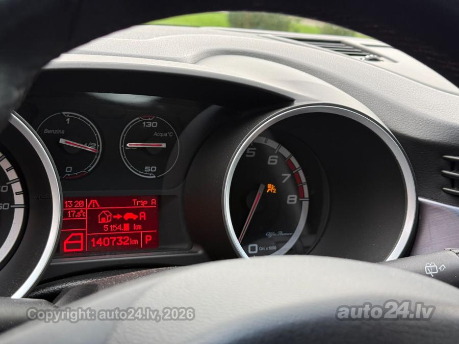 Sarkans Alfa Romeo Giulietta 2013 Tallina, ar dzinēja tilpumu 1.40 L un nobraukumu 140 tūkst. km par 6800 €, foto 13 vietnē AUTOMOTO.COM.LV