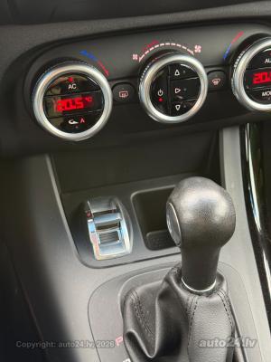 Sarkans Alfa Romeo Giulietta 2013 Tallina, ar dzinēja tilpumu 1.40 L un nobraukumu 140 tūkst. km par 6800 €, foto 14 vietnē AUTOMOTO.COM.LV