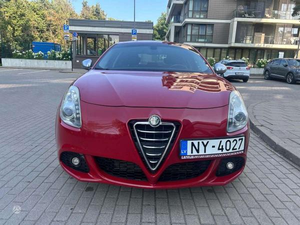 Sarkans Alfa Romeo Giulietta 2014 Viļņa, ar dzinēja tilpumu 1.37 L un nobraukumu 261 tūkst. km par 5900 €, foto 2 vietnē AUTOMOTO.COM.LV