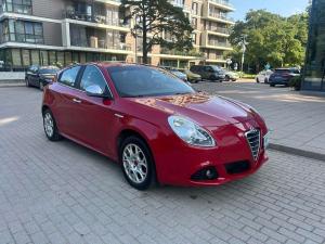 Sarkans Alfa Romeo Giulietta 2014 Viļņa, ar dzinēja tilpumu 1.37 L un nobraukumu 261 tūkst. km par 5900 €, foto 4 vietnē AUTOMOTO.COM.LV