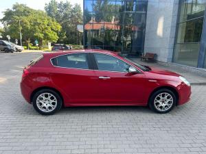 Sarkans Alfa Romeo Giulietta 2014 Viļņa, ar dzinēja tilpumu 1.37 L un nobraukumu 261 tūkst. km par 5900 €, foto 5 vietnē AUTOMOTO.COM.LV