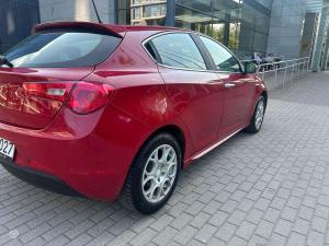 Sarkans Alfa Romeo Giulietta 2014 Viļņa, ar dzinēja tilpumu 1.37 L un nobraukumu 261 tūkst. km par 5900 €, foto 6 vietnē AUTOMOTO.COM.LV