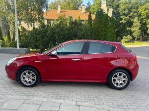 Sarkans Alfa Romeo Giulietta 2014 Viļņa, ar dzinēja tilpumu 1.37 L un nobraukumu 261 tūkst. km par 5900 €, foto 9 vietnē AUTOMOTO.COM.LV