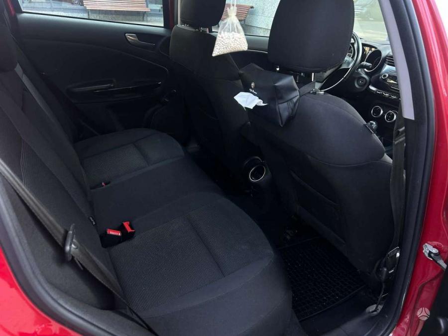 Sarkans Alfa Romeo Giulietta 2014 Viļņa, ar dzinēja tilpumu 1.37 L un nobraukumu 261 tūkst. km par 5900 €, foto 11 vietnē AUTOMOTO.COM.LV