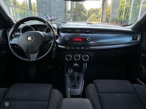 Sarkans Alfa Romeo Giulietta 2014 Viļņa, ar dzinēja tilpumu 1.37 L un nobraukumu 261 tūkst. km par 5900 €, foto 12 vietnē AUTOMOTO.COM.LV