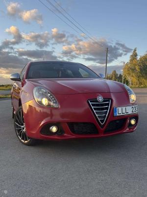 Sarkans Alfa Romeo Giulietta 2014 Kauņa, ar dzinēja tilpumu 1.96 L un nobraukumu 242 tūkst. km par 6200 €, foto 1 vietnē AUTOMOTO.COM.LV
