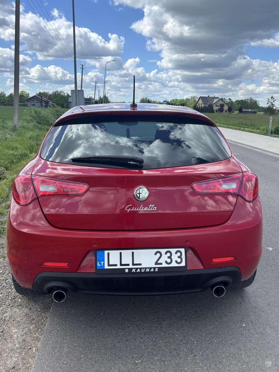 Sarkans Alfa Romeo Giulietta 2014 Kauņa, ar dzinēja tilpumu 1.96 L un nobraukumu 242 tūkst. km par 6200 €, foto 3 vietnē AUTOMOTO.COM.LV