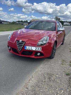 Sarkans Alfa Romeo Giulietta 2014 Kauņa, ar dzinēja tilpumu 1.96 L un nobraukumu 242 tūkst. km par 6200 €, foto 5 vietnē AUTOMOTO.COM.LV