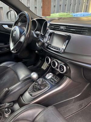 Sarkans Alfa Romeo Giulietta 2014 Kauņa, ar dzinēja tilpumu 1.96 L un nobraukumu 242 tūkst. km par 6200 €, foto 7 vietnē AUTOMOTO.COM.LV