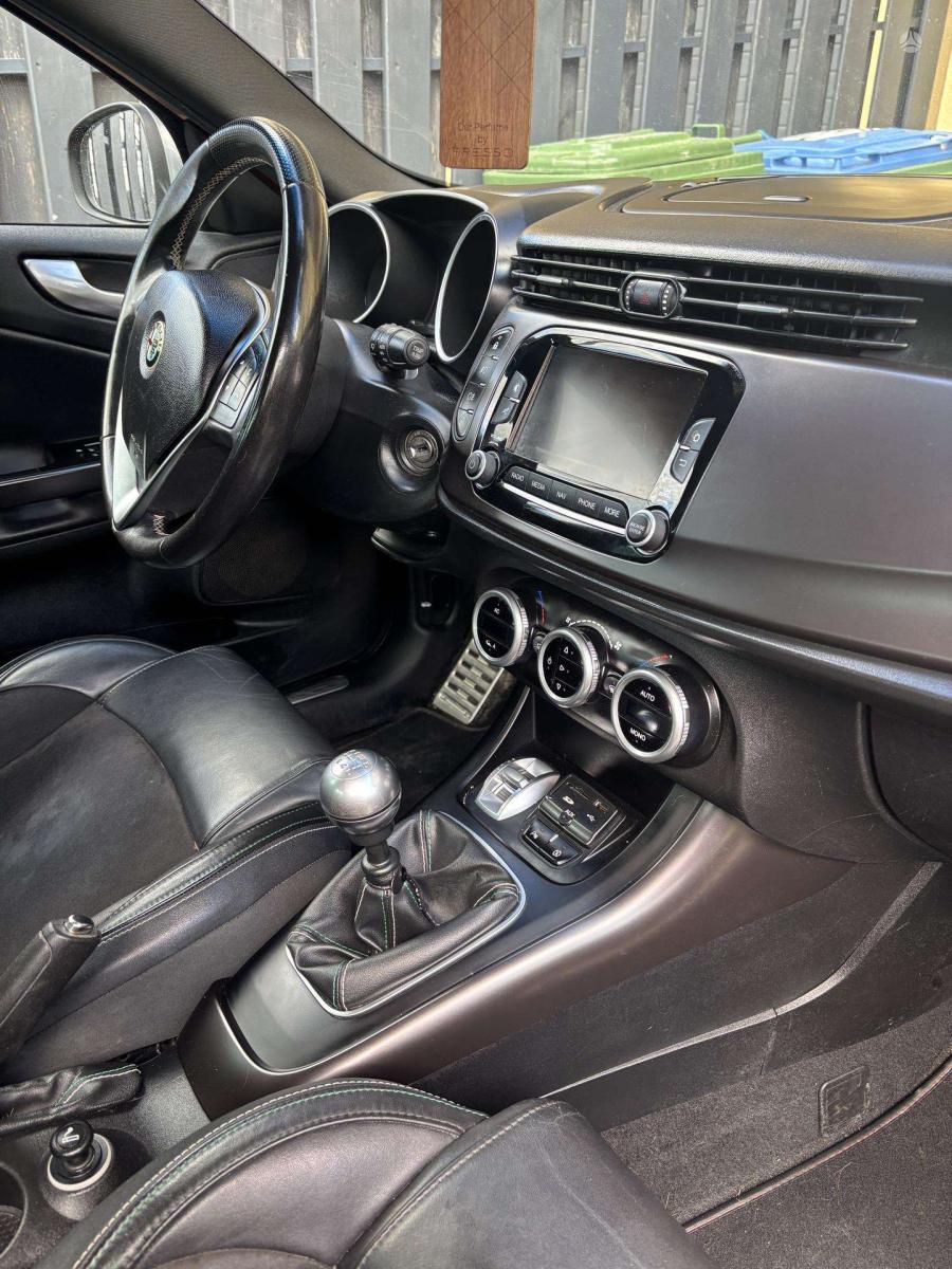 Sarkans Alfa Romeo Giulietta 2014 Kauņa, ar dzinēja tilpumu 1.96 L un nobraukumu 242 tūkst. km par 6200 €, foto 7 vietnē AUTOMOTO.COM.LV