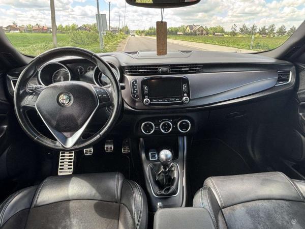Alfa Romeo Giulietta 2014 Kauņa vietnē Sarkans Alfa Romeo Giulietta 2014 Kauņa, ar dzinēja tilpumu 1.96 L un nobraukumu 242 tūkst. km par 6200 €, foto 8 vietnē AUTOMOTO.COM.LV