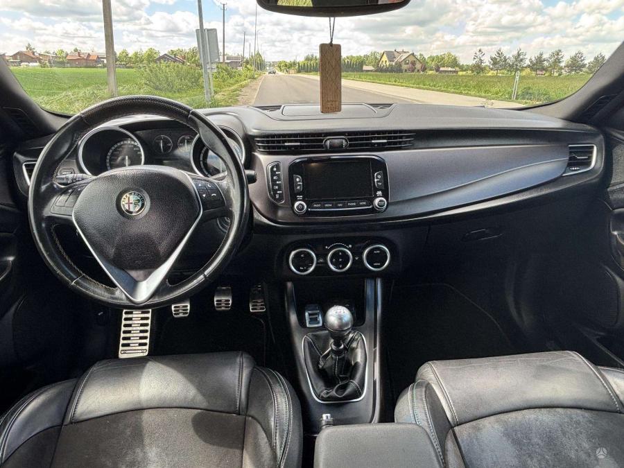 Sarkans Alfa Romeo Giulietta 2014 Kauņa, ar dzinēja tilpumu 1.96 L un nobraukumu 242 tūkst. km par 6200 €, foto 8 vietnē AUTOMOTO.COM.LV
