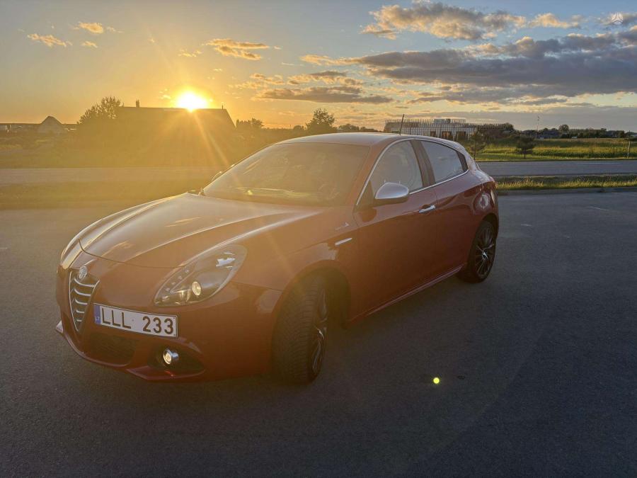 Sarkans Alfa Romeo Giulietta 2014 Kauņa, ar dzinēja tilpumu 1.96 L un nobraukumu 242 tūkst. km par 6200 €, foto 9 vietnē AUTOMOTO.COM.LV