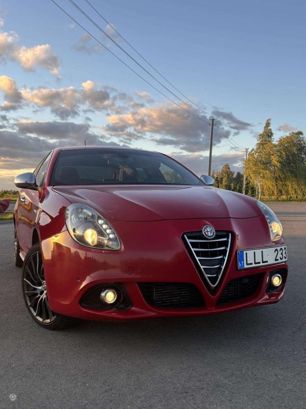 Alfa Romeo Giulietta 2014 Kauņa vietnē Sarkans Alfa Romeo Giulietta 2014 Kauņa, ar dzinēja tilpumu 1.96 L un nobraukumu 242 tūkst. km par 6200 €, foto 10 vietnē AUTOMOTO.COM.LV