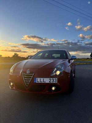 Sarkans Alfa Romeo Giulietta 2014 Kauņa, ar dzinēja tilpumu 1.96 L un nobraukumu 242 tūkst. km par 6200 €, foto 11 vietnē AUTOMOTO.COM.LV