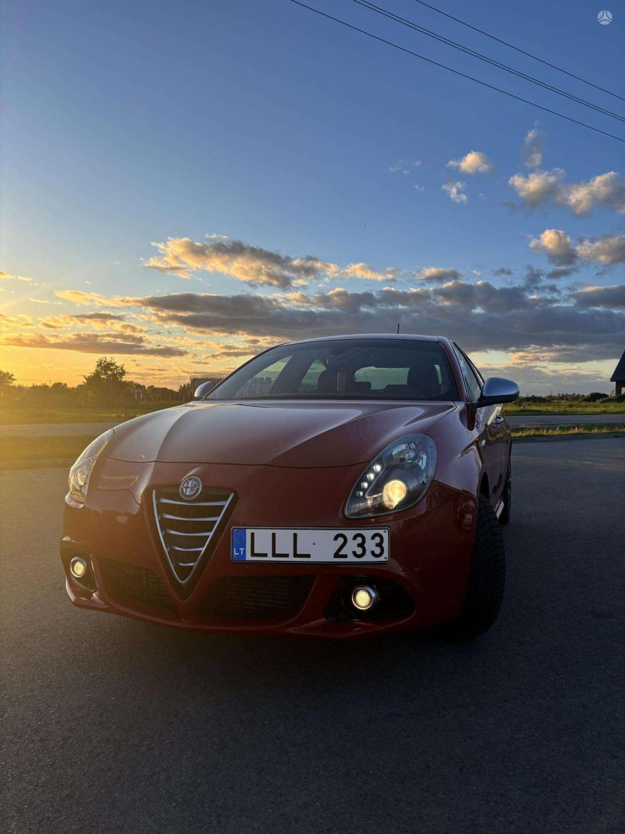 Sarkans Alfa Romeo Giulietta 2014 Kauņa, ar dzinēja tilpumu 1.96 L un nobraukumu 242 tūkst. km par 6200 €, foto 11 vietnē AUTOMOTO.COM.LV
