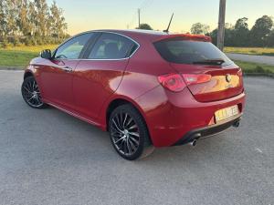 Sarkans Alfa Romeo Giulietta 2014 Kauņa, ar dzinēja tilpumu 1.96 L un nobraukumu 242 tūkst. km par 6200 €, foto 12 vietnē AUTOMOTO.COM.LV
