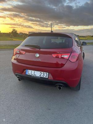 Sarkans Alfa Romeo Giulietta 2014 Kauņa, ar dzinēja tilpumu 1.96 L un nobraukumu 242 tūkst. km par 6200 €, foto 15 vietnē AUTOMOTO.COM.LV