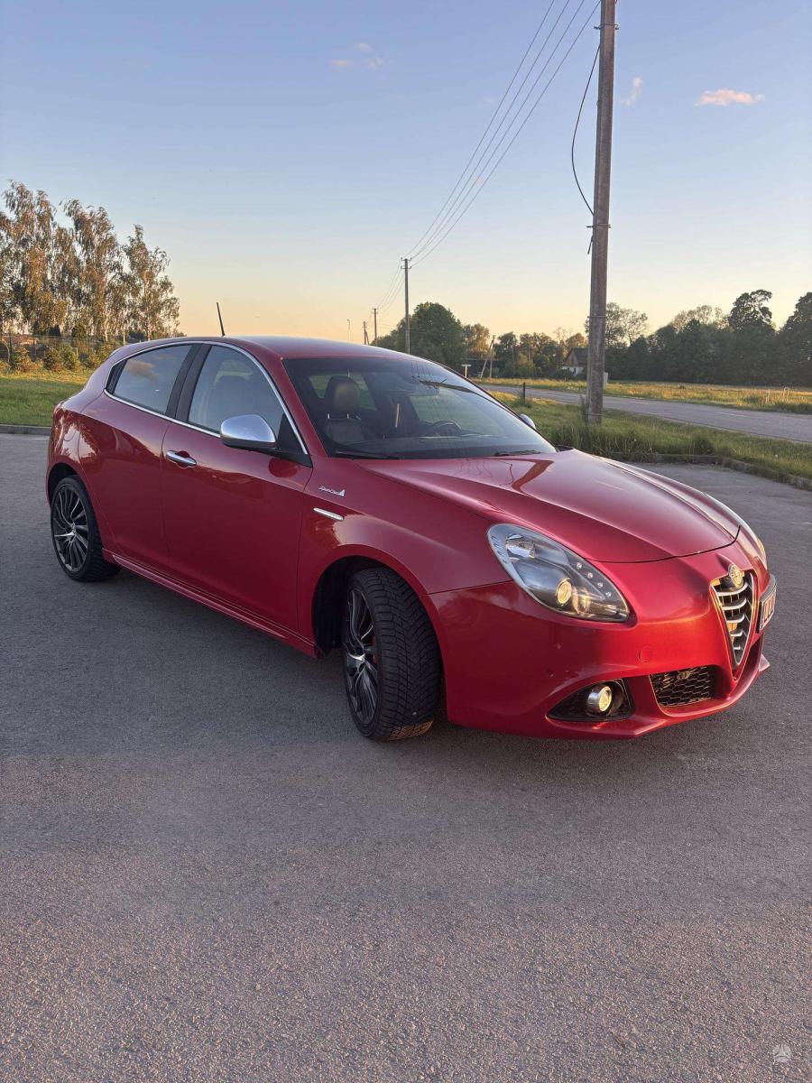 Sarkans Alfa Romeo Giulietta 2014 Kauņa, ar dzinēja tilpumu 1.96 L un nobraukumu 242 tūkst. km par 6200 €, foto 16 vietnē AUTOMOTO.COM.LV