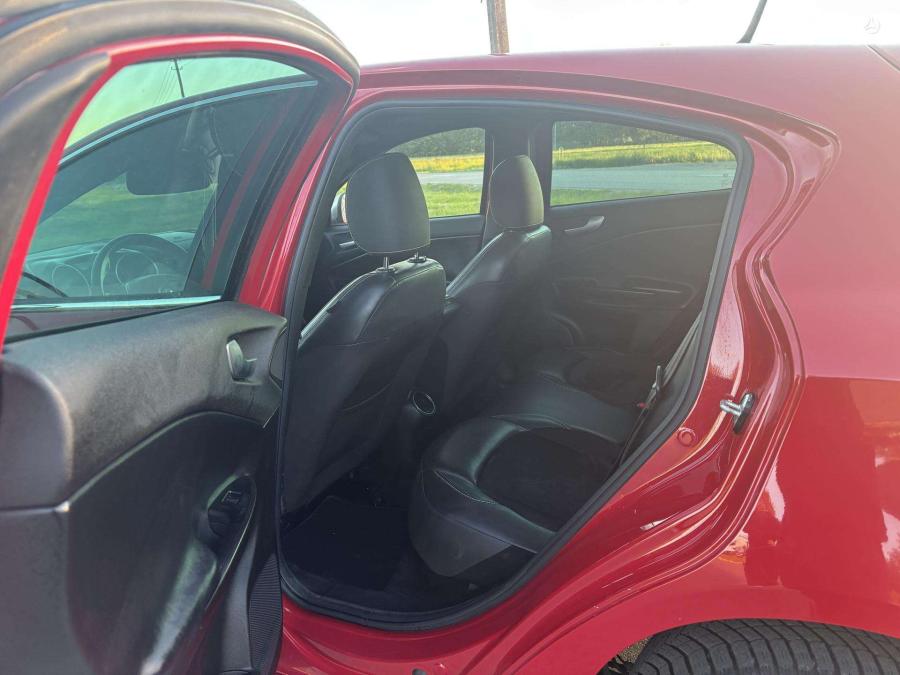 Sarkans Alfa Romeo Giulietta 2014 Kauņa, ar dzinēja tilpumu 1.96 L un nobraukumu 242 tūkst. km par 6200 €, foto 24 vietnē AUTOMOTO.COM.LV