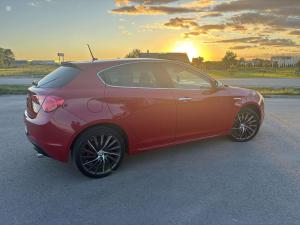 Sarkans Alfa Romeo Giulietta 2014 Kauņa, ar dzinēja tilpumu 1.96 L un nobraukumu 242 tūkst. km par 6200 €, foto 25 vietnē AUTOMOTO.COM.LV