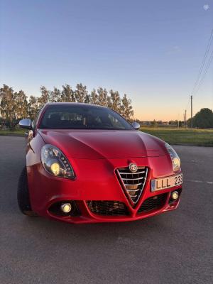 Sarkans Alfa Romeo Giulietta 2014 Kauņa, ar dzinēja tilpumu 1.96 L un nobraukumu 242 tūkst. km par 6200 €, foto 26 vietnē AUTOMOTO.COM.LV