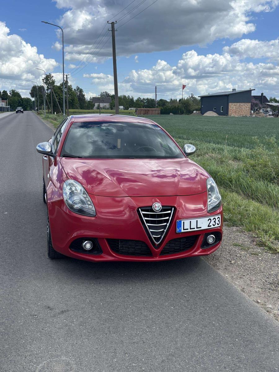 Sarkans Alfa Romeo Giulietta 2014 Kauņa, ar dzinēja tilpumu 1.96 L un nobraukumu 242 tūkst. km par 6200 €, foto 28 vietnē AUTOMOTO.COM.LV