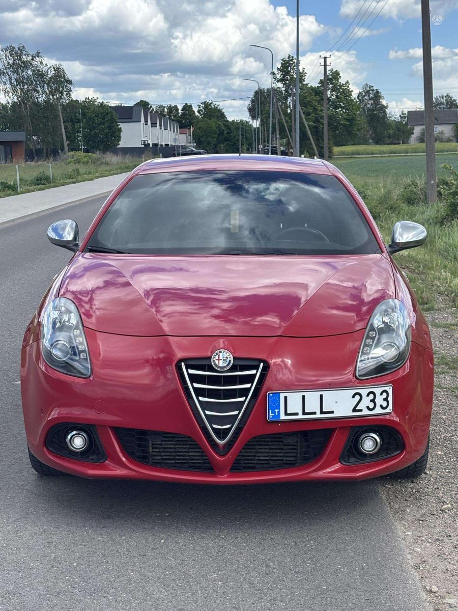 Sarkans Alfa Romeo Giulietta 2014 Kauņa, ar dzinēja tilpumu 1.96 L un nobraukumu 242 tūkst. km par 6200 €, foto 29 vietnē AUTOMOTO.COM.LV