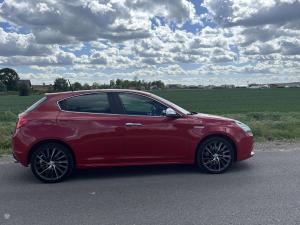 Sarkans Alfa Romeo Giulietta 2014 Kauņa, ar dzinēja tilpumu 1.96 L un nobraukumu 242 tūkst. km par 6200 €, foto 30 vietnē AUTOMOTO.COM.LV