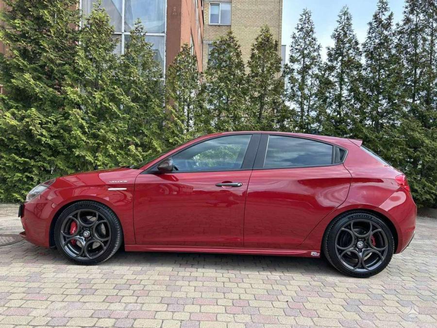 Red Alfa Romeo Giulietta 2016 in Vilnius, with an engine capacity of 1.74 L and mileage of 75 thousand km for 17700 €, photo 2 on AUTOMOTO.COM.LV