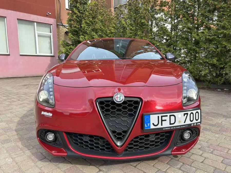Red Alfa Romeo Giulietta 2016 in Vilnius, with an engine capacity of 1.74 L and mileage of 75 thousand km for 17700 €, photo 8 on AUTOMOTO.COM.LV