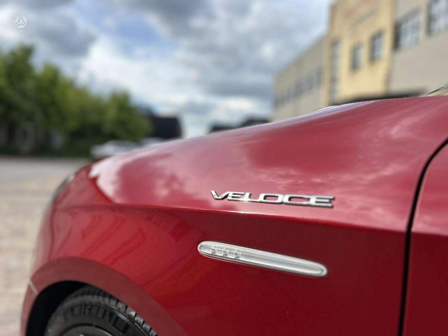 Red Alfa Romeo Giulietta 2016 in Vilnius, with an engine capacity of 1.74 L and mileage of 75 thousand km for 17700 €, photo 11 on AUTOMOTO.COM.LV