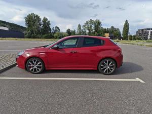 Red Alfa Romeo Giulietta 2016 in Vilnius, with an engine capacity of 1.70 L and mileage of 169 thousand km for 15500 €, photo  on AUTOMOTO.COM.LV