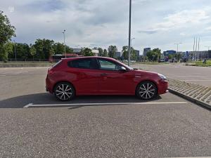 Red Alfa Romeo Giulietta 2016 in Vilnius, with an engine capacity of 1.70 L and mileage of 169 thousand km for 15500 €, photo 3 on AUTOMOTO.COM.LV