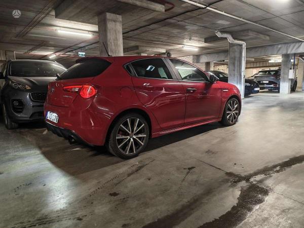 Sarkans Alfa Romeo Giulietta 2016 Viļņa, ar dzinēja tilpumu 1.70 L un nobraukumu 169 tūkst. km par 15500 €, foto 5 vietnē AUTOMOTO.COM.LV