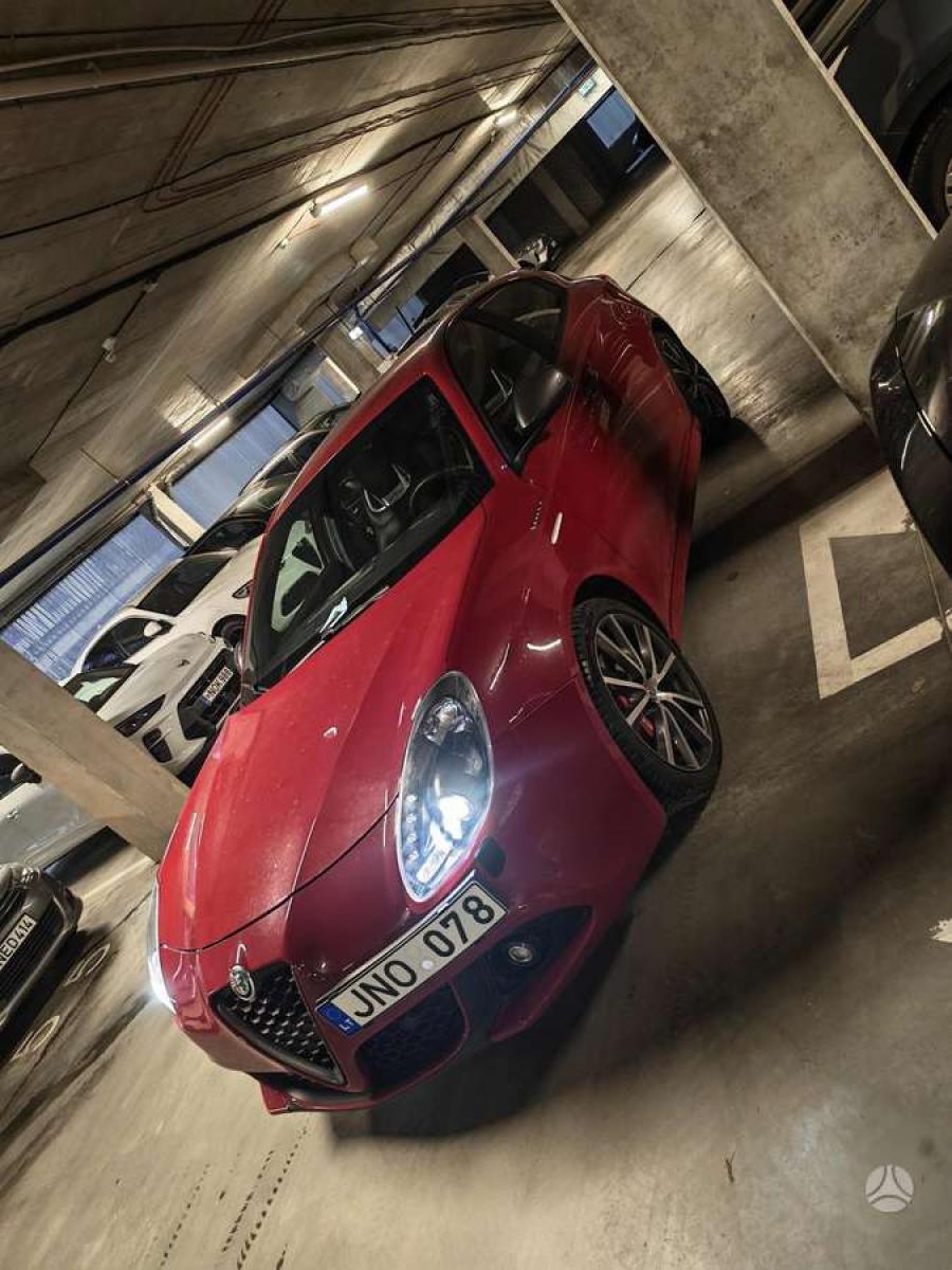 Red Alfa Romeo Giulietta 2016 in Vilnius, with an engine capacity of 1.70 L and mileage of 169 thousand km for 15500 €, photo 7 on AUTOMOTO.COM.LV