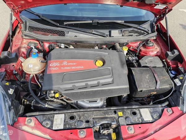 Sarkans Alfa Romeo Giulietta 2016 Viļņa, ar dzinēja tilpumu 1.70 L un nobraukumu 169 tūkst. km par 15500 €, foto 7 vietnē AUTOMOTO.COM.LV