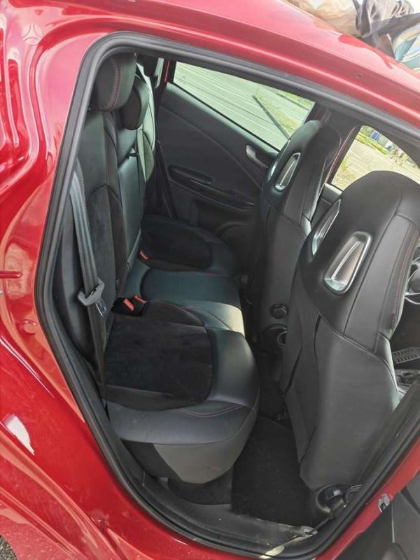 Sarkans Alfa Romeo Giulietta 2016 Viļņa, ar dzinēja tilpumu 1.70 L un nobraukumu 169 tūkst. km par 15500 €, foto 10 vietnē AUTOMOTO.COM.LV