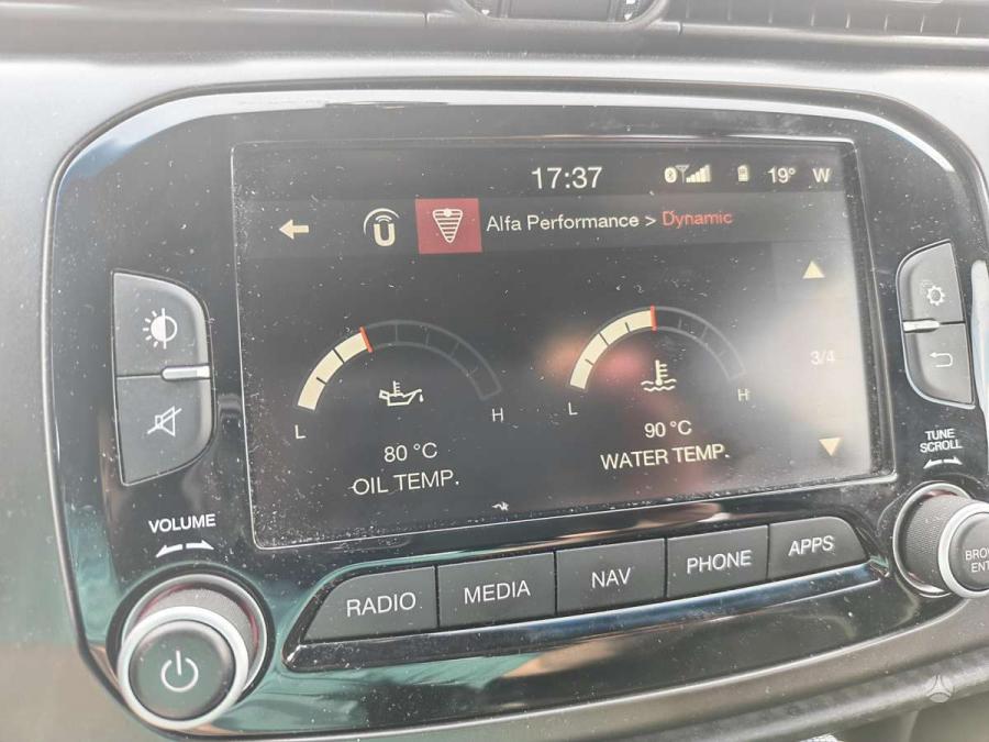 Red Alfa Romeo Giulietta 2016 in Vilnius, with an engine capacity of 1.70 L and mileage of 169 thousand km for 15500 €, photo 15 on AUTOMOTO.COM.LV