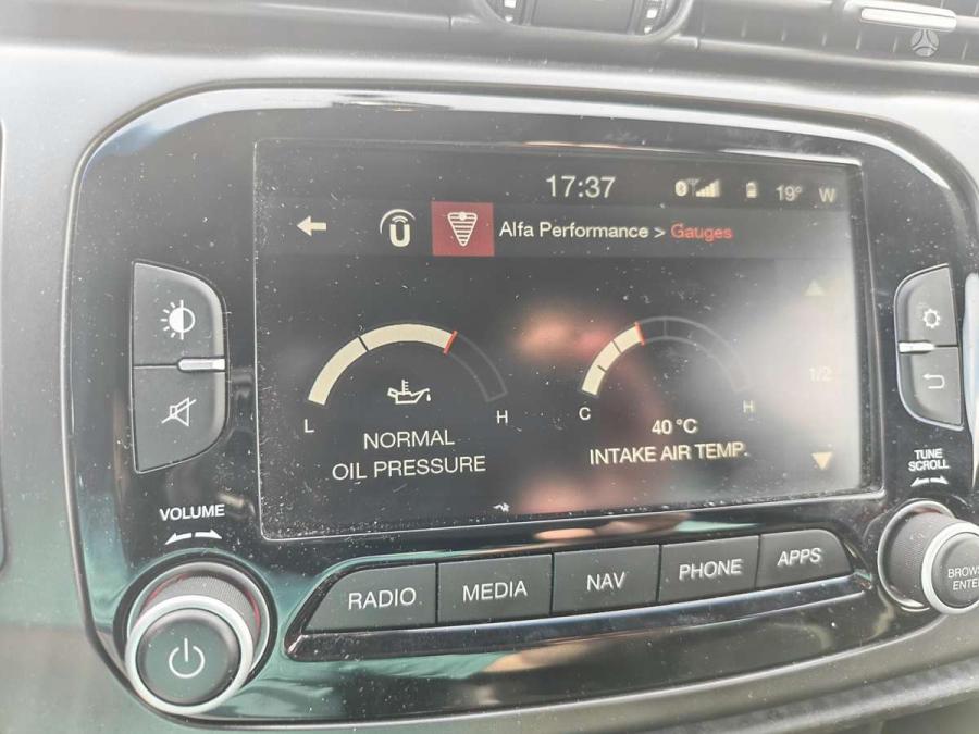 Red Alfa Romeo Giulietta 2016 in Vilnius, with an engine capacity of 1.70 L and mileage of 169 thousand km for 15500 €, photo 16 on AUTOMOTO.COM.LV